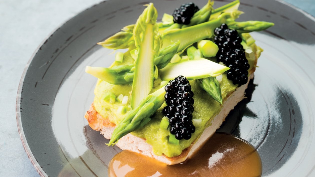 Suprême de volaille braisé, pointes et fine purée d'asperges - Recette